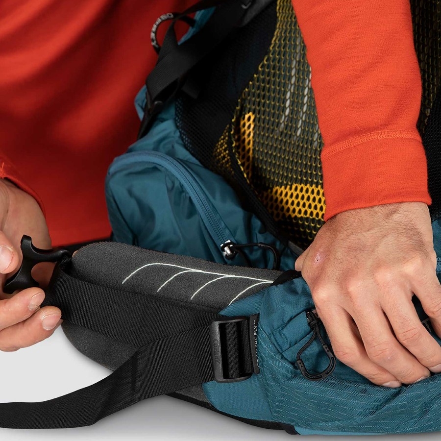 Osprey Atmos AG 65 Hiking Backpack | Absolute-Snow